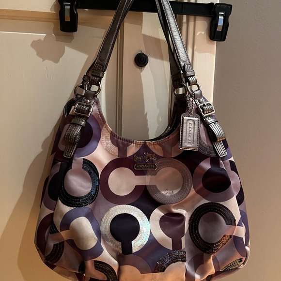 Coach | Bags | Coach Madison Graphic Op Art Maggie Shoulder Bag Tote ...